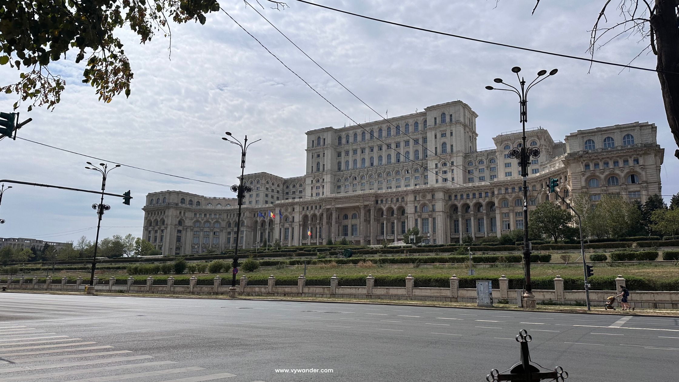 Kinh nghiệm du lịch thủ đô Bucharest, Romania - Vy Wander